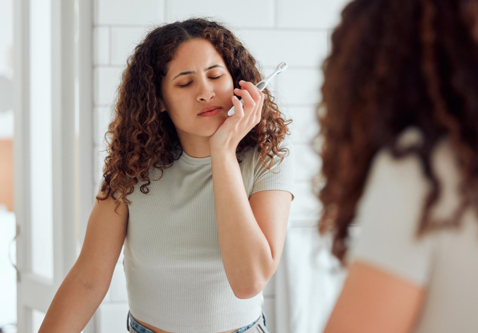 Dental Emergencies: What to Do If You Crack a Tooth on Vacation ...